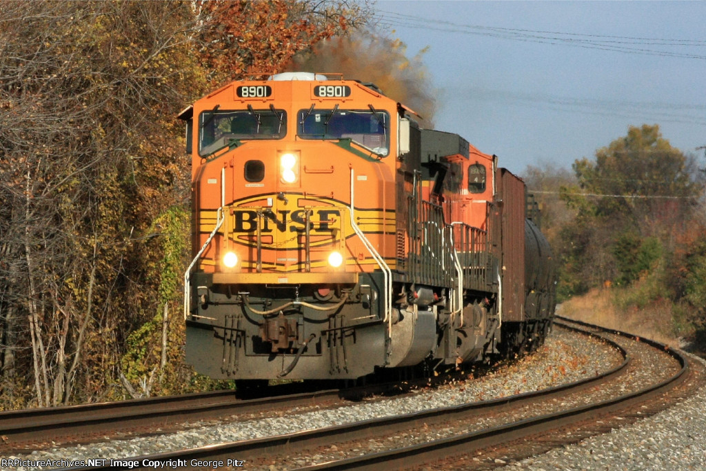BNSF 8901 with empty oil train